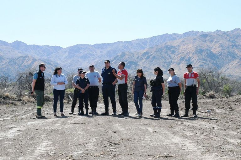 Comenzó el repaso del anillo cortafuego de Villa de la Quebrada ...
